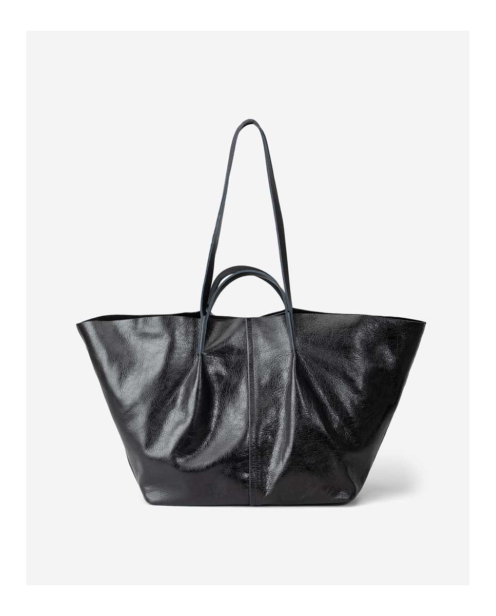 Leather and fashion bags and accessories on offer at the best online price